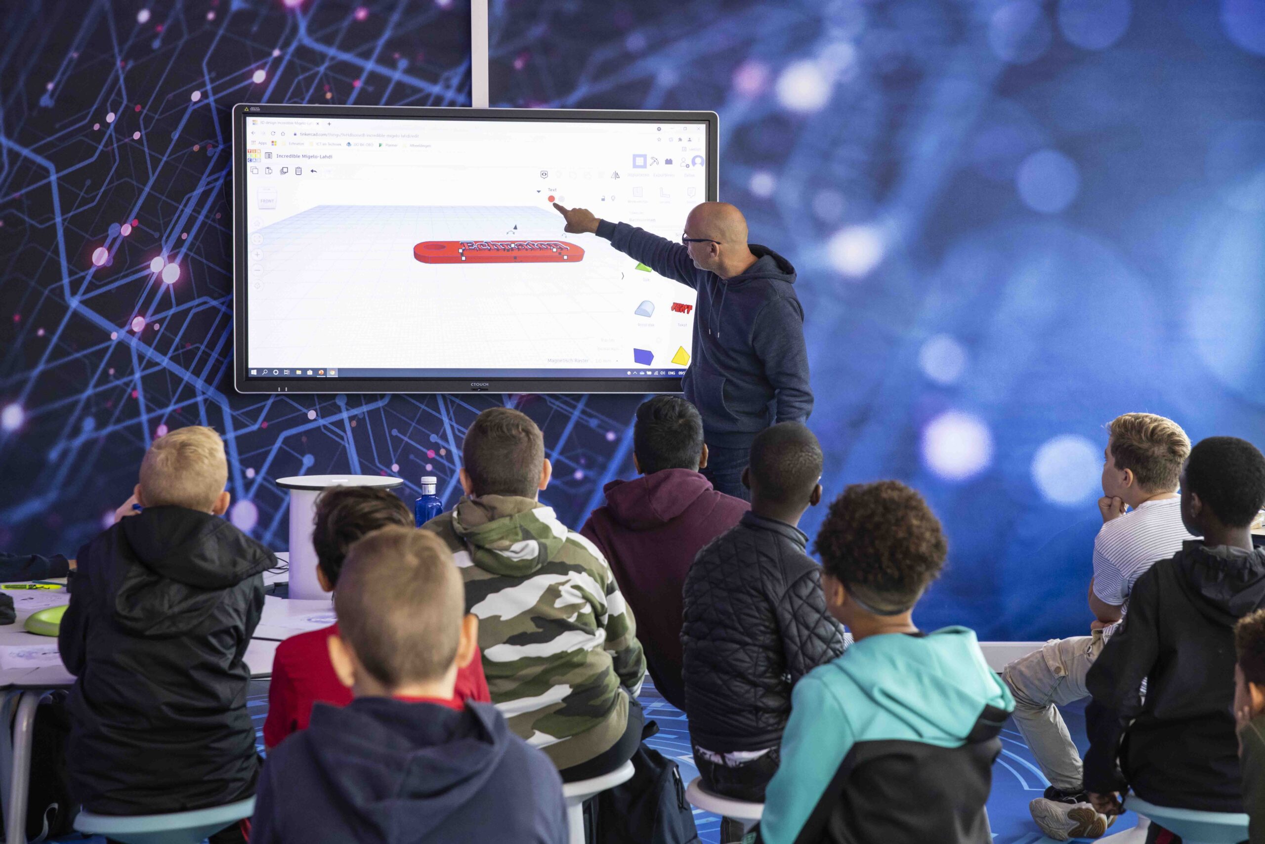 Echnaton in nieuw jasje - echnaton